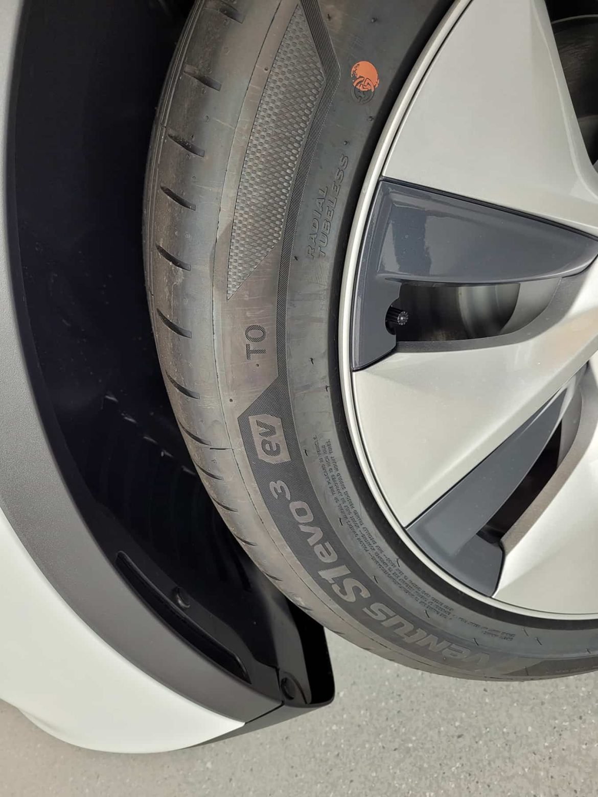 Why Does Tesla Put Foam in Tires? Do All Models Have This? - Green Car ...