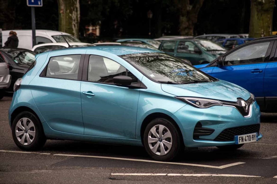 Renault Zoe vs Nissan Leaf: A Full Comparison for 2023